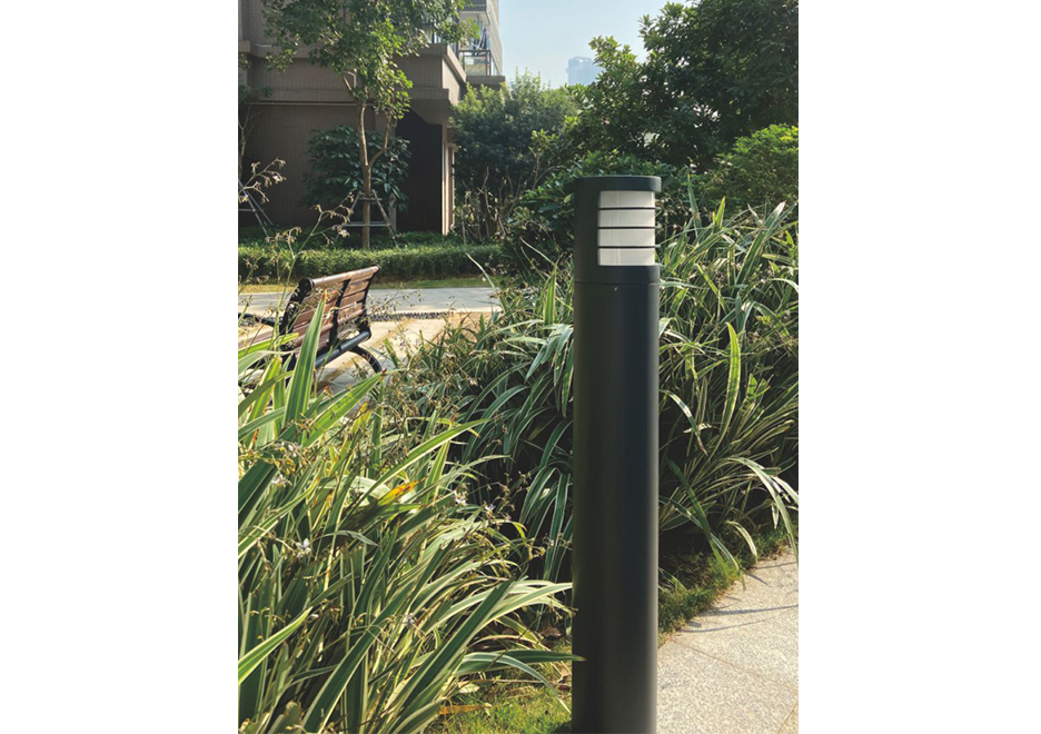 Outdoor Light Emission 180° Bollard Luminaire For Small Paths